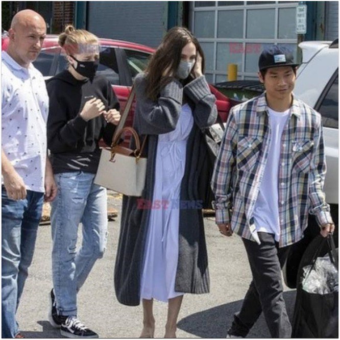 Lâu không gặp, cô con gái từng muốn chuyển giới của Angelina giờ đã đổi ...