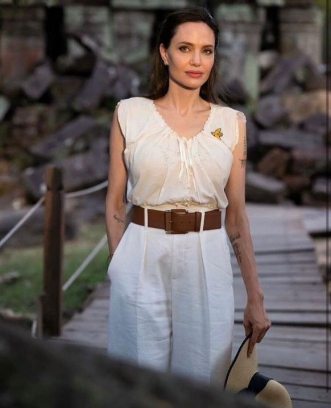 Angelina từng cắt ngực, buồng trứng ngăn ngừa ung thư, ảnh mới nhất ...
