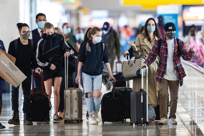 Angelina từng cắt ngực, buồng trứng ngăn ngừa ung thư, ảnh mới nhất ...