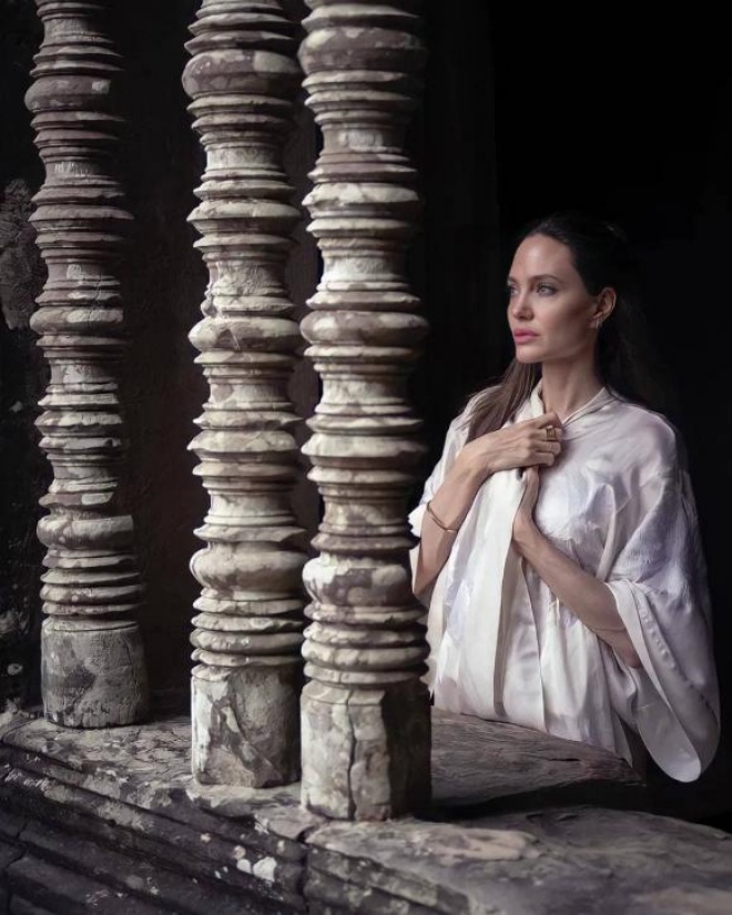 Angelina từng cắt ngực, buồng trứng ngăn ngừa ung thư, ảnh mới nhất ...