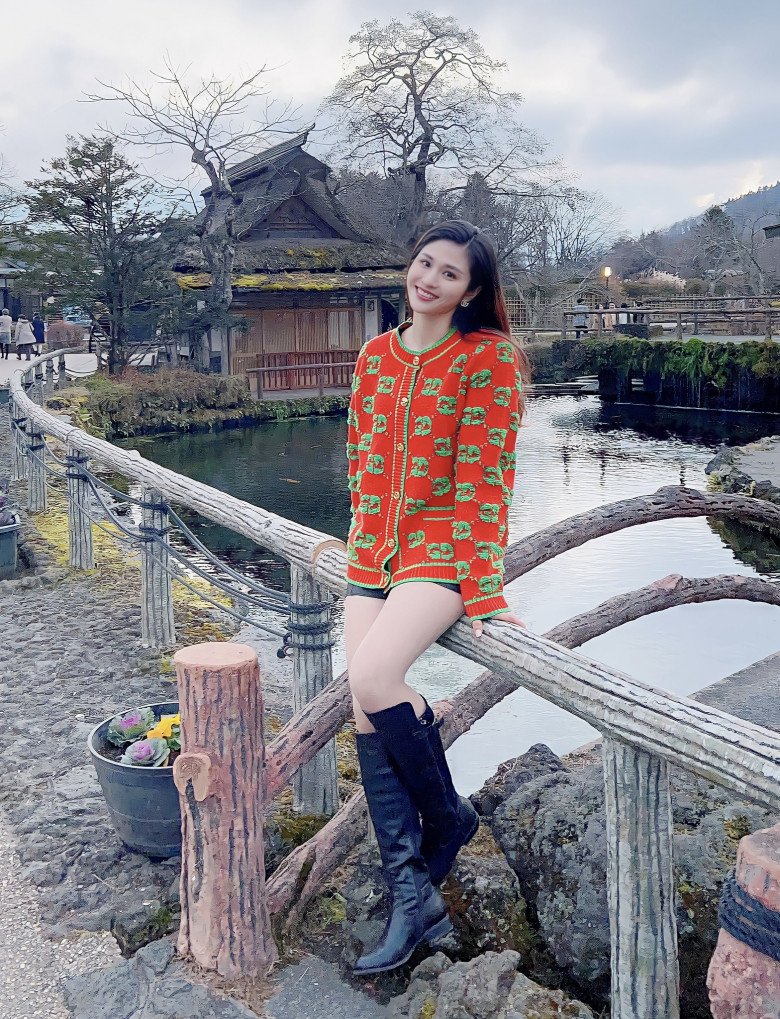 2 nữ BTV Thời sự 19h được ví xinh như chị em Thúy Kiều: Ngoài đời trẻ trung, sành điệu khác hẳn ...