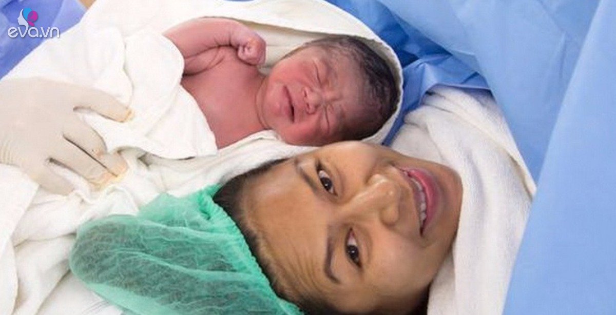 Một ca sinh con dưới nước sẽ diễn ra như thế nào? Những bức ảnh sẽ hé ...