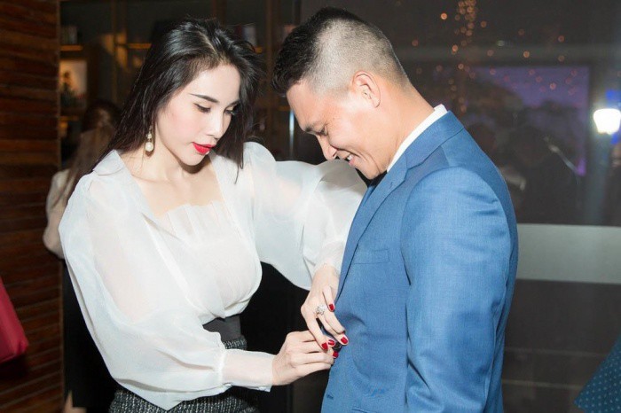 Thuỷ Tiên phân trần chuyện tiền cứu trợ 3 triệu có 5 tờ 500.000, Công Vinh tuyên bố giàu nhất ...