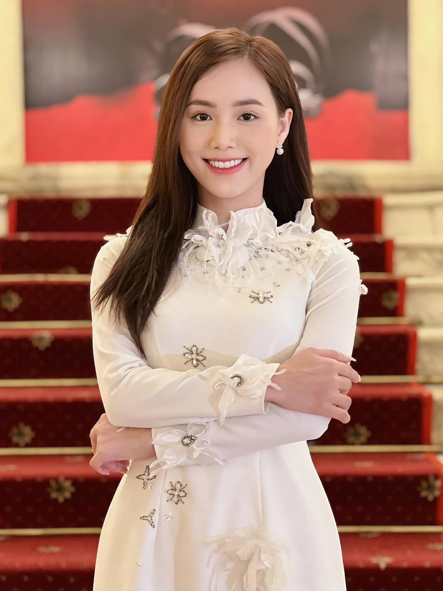 Mỹ nhân có cảnh cởi áo trên phim giờ vàng, ngoài đời dáng đẹp mơn mởn, không nghĩ đang nuôi cậu ấm