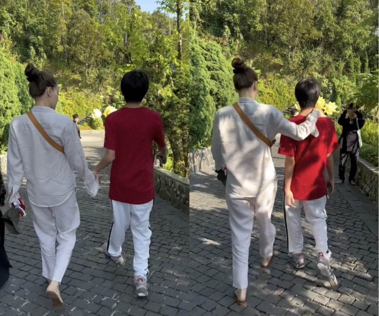 Subeo ra dáng anh cả bên 2 em song sinh, vóc dáng thiếu niên nhưng bẽn ...