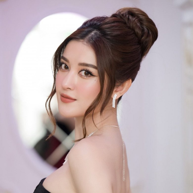 Nữ MC được báo Trung ca ngợi mỹ nhân đẹp nhất Việt Nam có làn da đẹp như lụa nhờ đắp tiền lên mặt