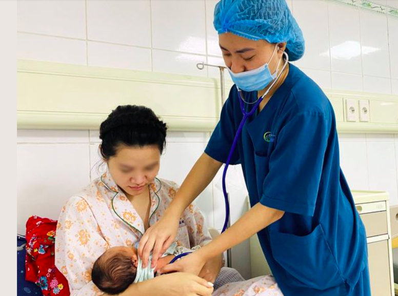 Sau bữa cơm có món ăn lạ, mẹ con sản phụ nhập viện cấp cứu