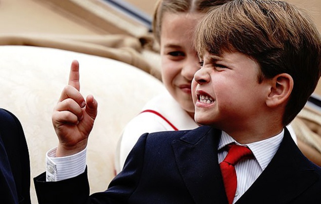 Sinh nhật Vua Charles, Hoàng tử út chiếm spotlight, anh trai George trổ ...