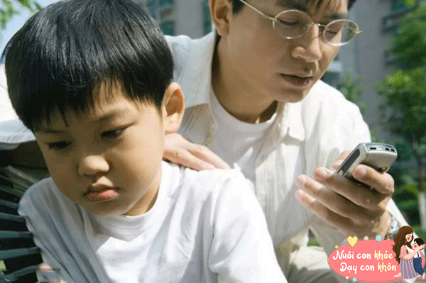 4 kiểu yêu thương của bố mẹ khiến con thất vọng, dễ đánh mất bản thân