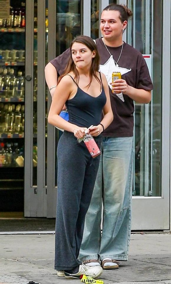 Không còn là Suri Cruise thường dân mặt mộc, cô gái tuổi 17 giờ đã biết ...