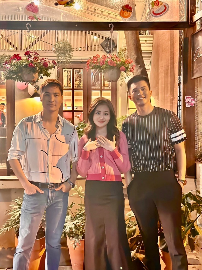 Trai Mường cao gần 1m9 của VTV thích cùng vợ trốn con, ái nữ da trắng và mắt to tròn dễ thương