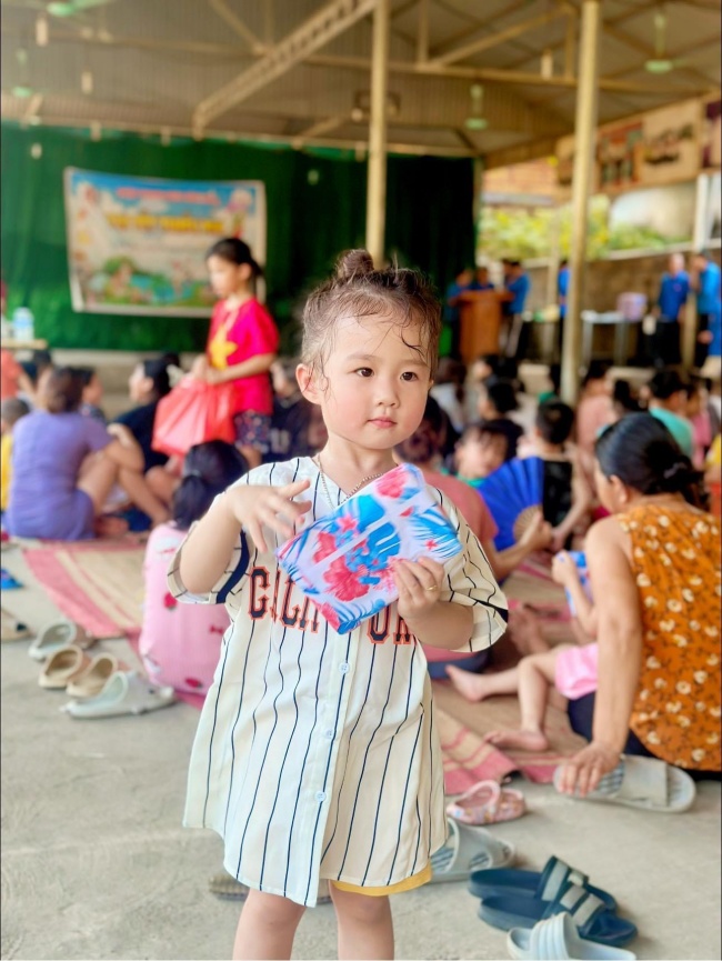 Trai Mường cao gần 1m9 của VTV thích cùng vợ trốn con, ái nữ da trắng ...