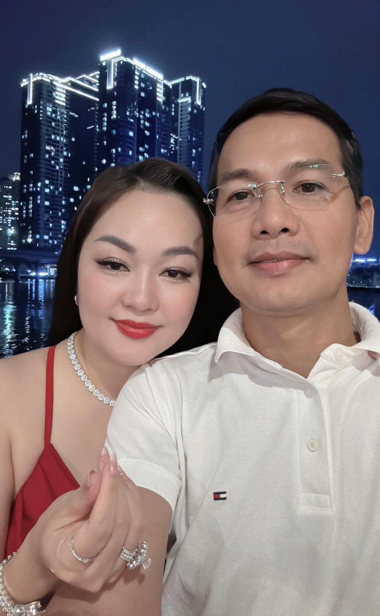 Hoa hậu quý bà mang thai 3 tháng vỡ ối, sau sinh không được đi tập gym ...