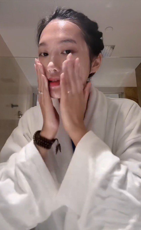 Doãn Hải My da đẹp không tỳ vết khi mang bầu nhờ làm một điều giống ...