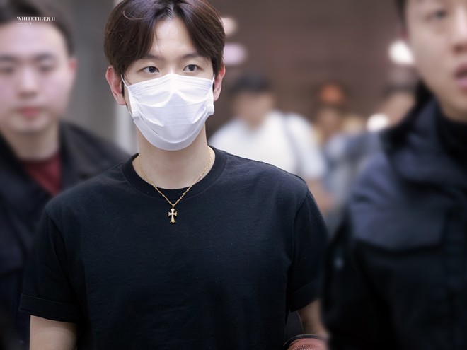 Baekhyun - Thành viên nổi tiếng nhất của EXO đến Việt Nam lúc nửa đêm, chi tiết lột áo khiến fan ...