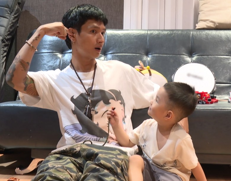 Chồng Tóc Tiên - Binz tan chảy trước sao nhí đáng yêu Ma Bư, fan bình luận: Muốn có một đứa rồi đấy