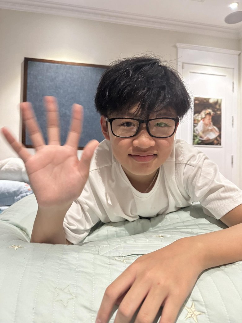 Con trai MC Vân Hugo bị gọi thằng không bố, BTV Chuyển động 24h bức xúc ...