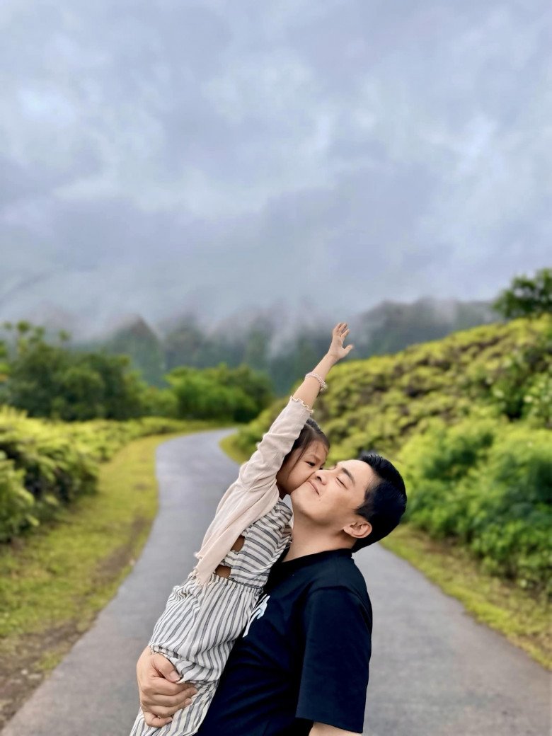 Suýt không nhận ra con gái của Lam Trường và vợ kém 17 tuổi, Yên Lam giờ xinh xắn, chân dài miên man