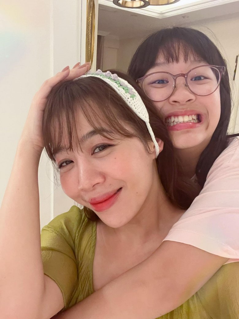 Con gái 13 tuổi cao hơn MC Diệp Chi cả cái đầu có một điểm trên khuôn mặt tiết lộ mệnh giàu sang