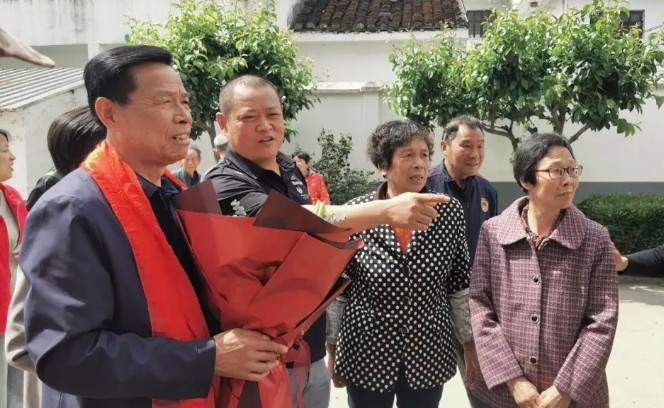 Đường về nhà chỉ 20 km nhưng người đàn ông này đã đi tìm suốt 70 năm