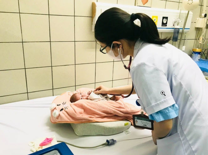 Hành trình cứu sống mẹ con sản phụ mắc bệnh hiểm nghèo, bé sinh ra chỉ ...
