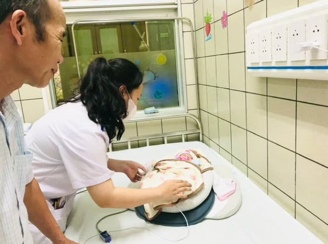 Hành trình cứu sống mẹ con sản phụ mắc bệnh hiểm nghèo, bé sinh ra chỉ ...