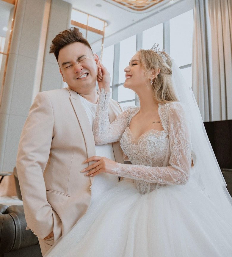 Xoài Non xác nhận ly hôn Xemesis, đăng lại khoảnh khắc rơi nước mắt trong đám cưới cách đây 4 năm