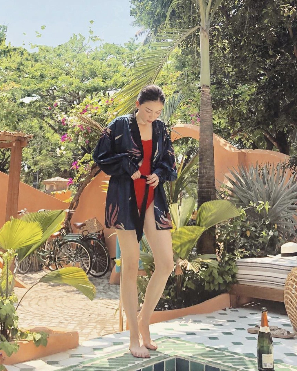 Linh Rin hiếm hoi diện bikini khoe sắc vóc sau sinh