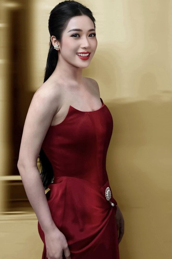 Nữ Trung úy xinh như hoa hậu được cư dân mạng truy tìm, hóa ra là Quán ...