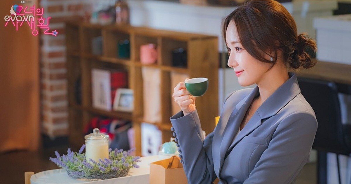 Chồng rót cho ly nước khi vợ làm việc đến khuya, tôi mỉm cười nhận ra 4 ...