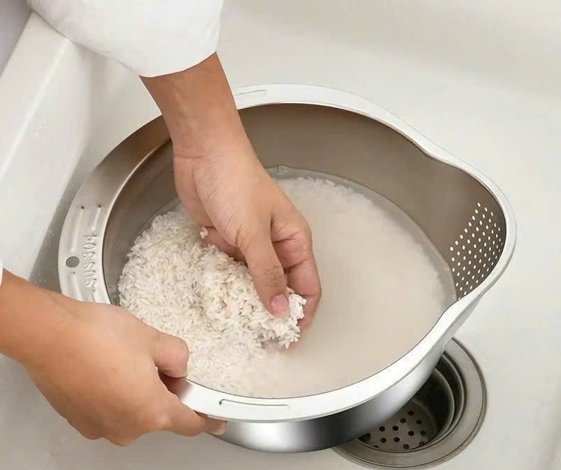 Có nhất thiết phải vo gạo trước khi nấu cơm? Chuyên gia chỉ ra 4 thói ...