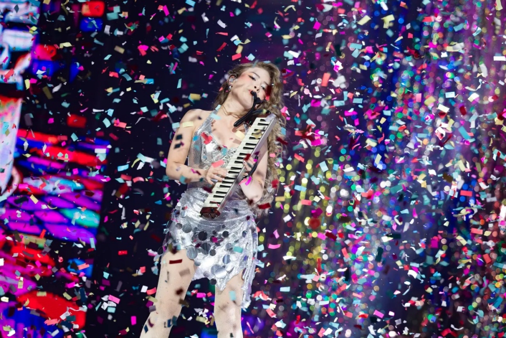 Dương Hoàng Yến vừa tập đã dám lên sân khấu chơi đàn đá ở concert Sao ...