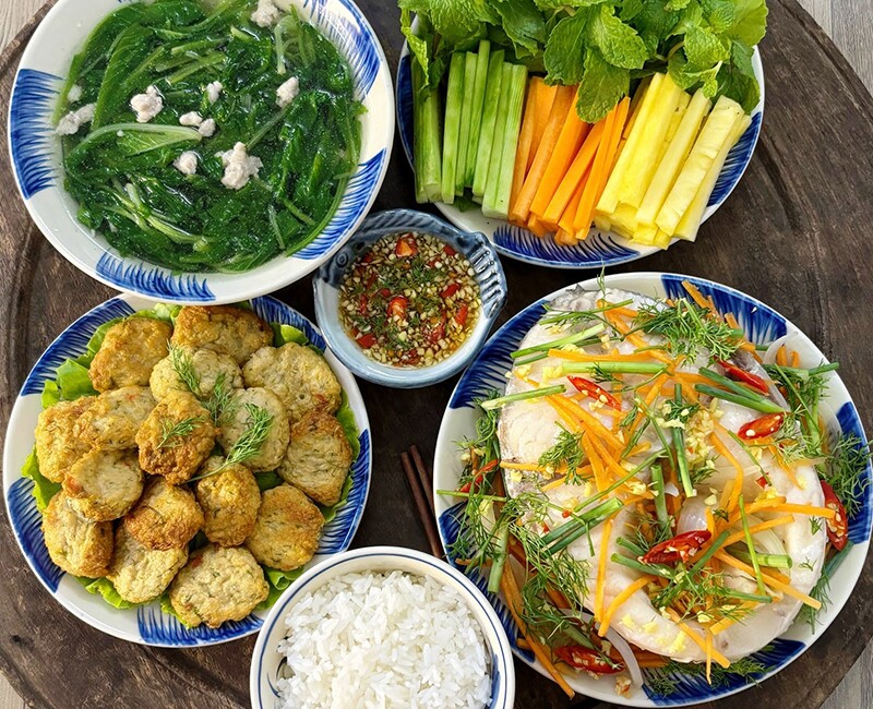 Gợi ý 14 mâm cơm hè thanh mát, dễ ăn cho những ngày oi nóng 390300