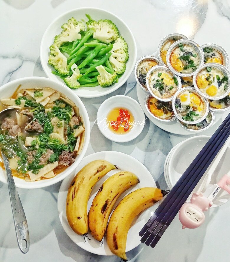 Đầu hàng với mâm cơm 50k, mẹ đảm Đà Nẵng vào bếp nấu loạt cơm 3 người ...