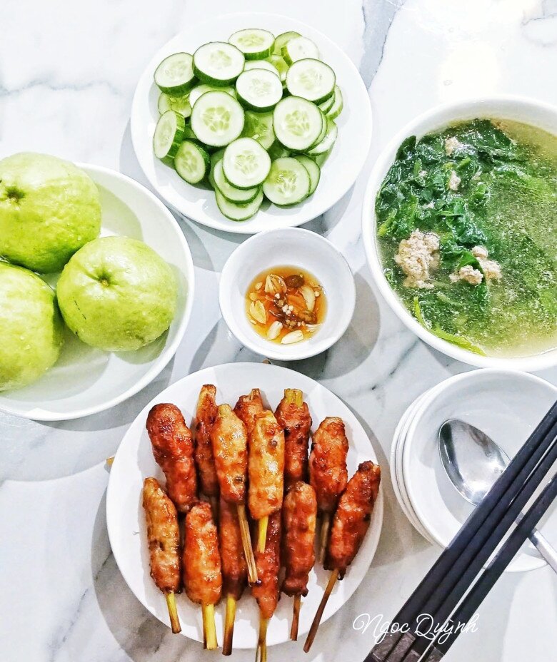 Đầu hàng với mâm cơm 50k, mẹ đảm Đà Nẵng vào bếp nấu loạt cơm 3 người ...