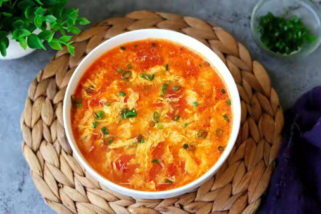 Nấu canh cà chua trứng mãi vẫn tanh, nhớ mẹo này canh nổi vân cực đẹp ...