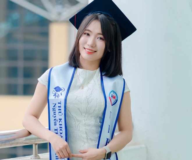 Gặp nữ Thủ khoa đưa 29 người thân tới dự lễ tốt nghiệp: Tiết lộ tuổi ...