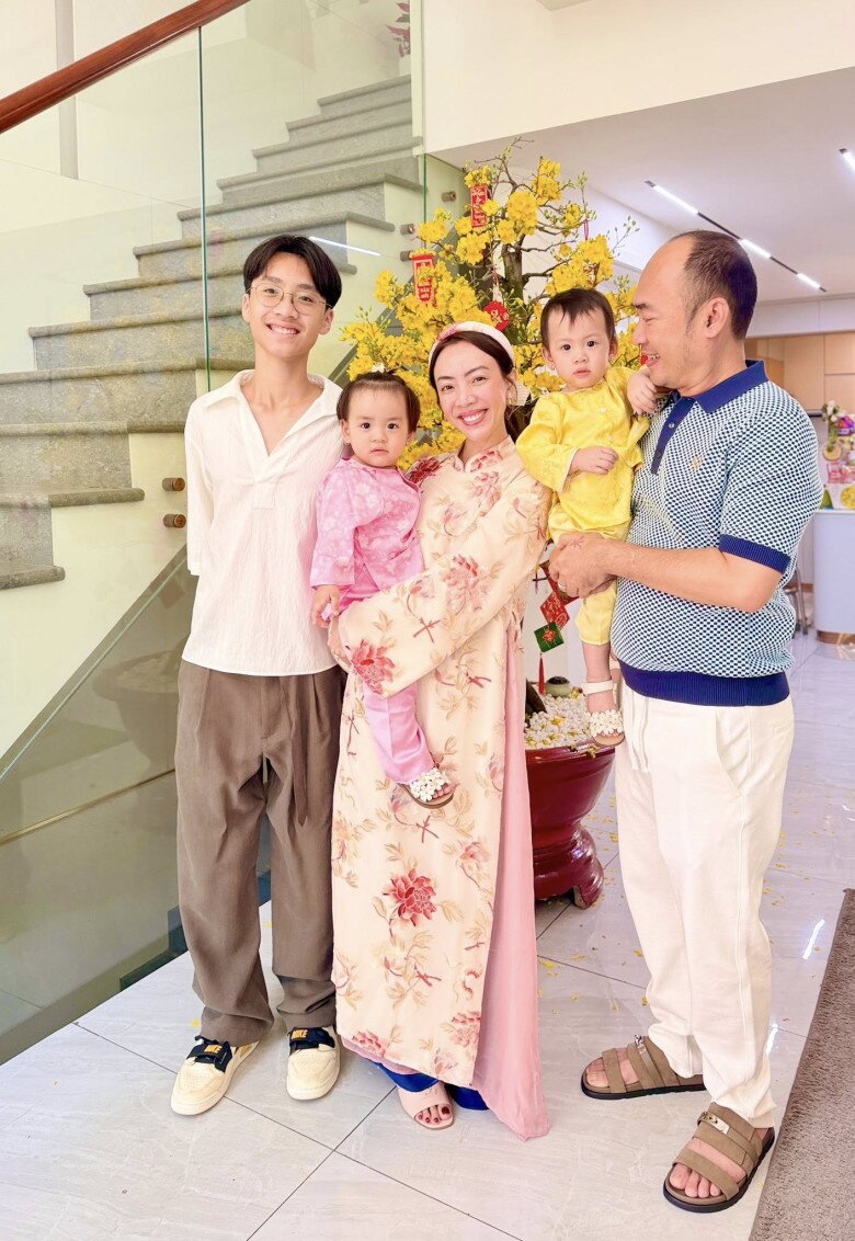 Tiến Luật đưa cặp song sinh về quê Thu Trang thăm vườn rộng thênh thang ...