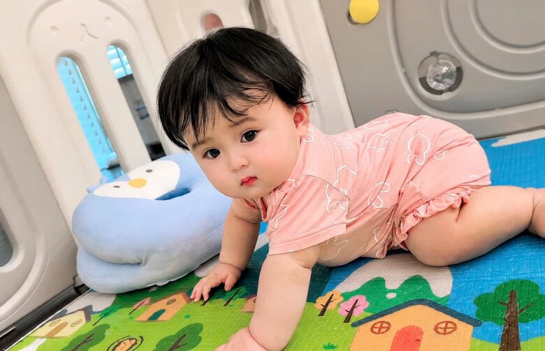 Sao Việt 24h: Cặp song sinh nhà Vân Trang catwalk như đi chợ; Con gái ...