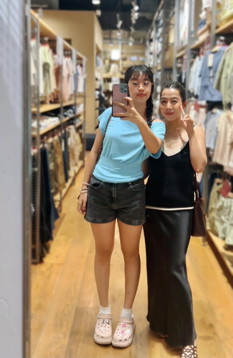 Sao Việt 24h: H'Hen Niê địu con gái lên thảm đỏ kiểu Ê Đê; Nguyễn Văn ...