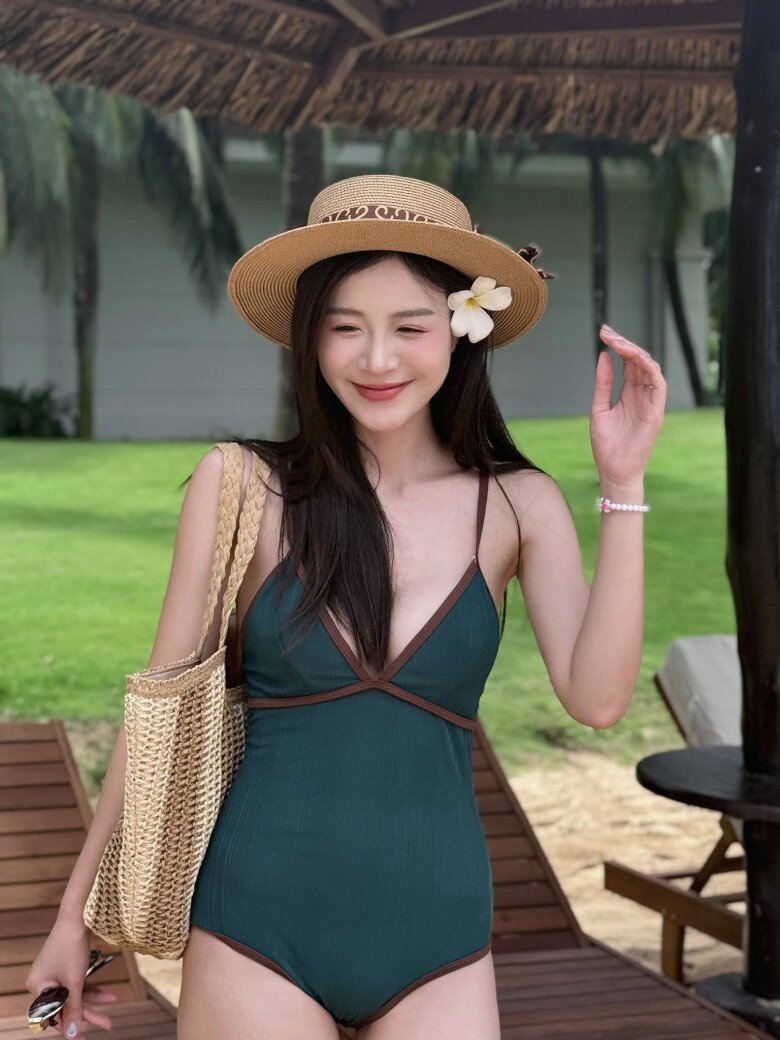 Hot girl Nóng cùng World Cup tuổi 20 bế bụng bầu đến trường, giờ diện ...