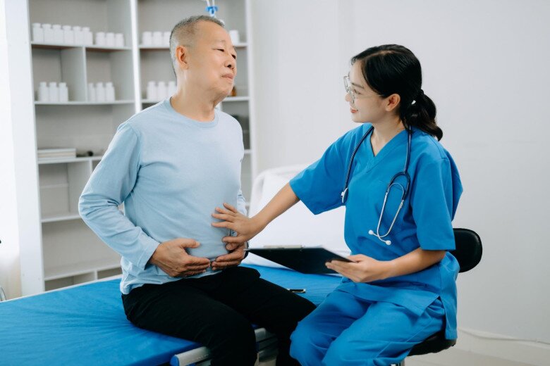 Dù khỏe mạnh nhưng luôn lo mắc bệnh, nam thanh niên chi cả "núi tiền ...