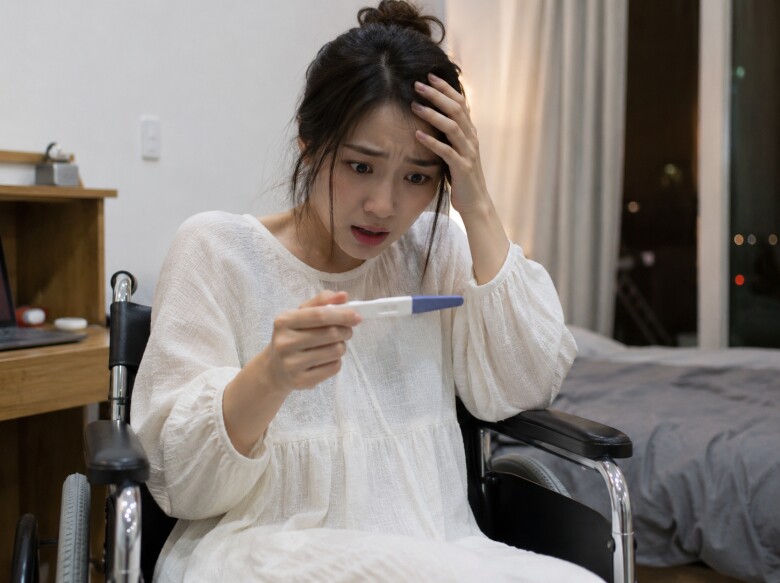 7 năm sau tai nạn liệt chân, con gái đột nhiên thử thai hai vạch, gia ...