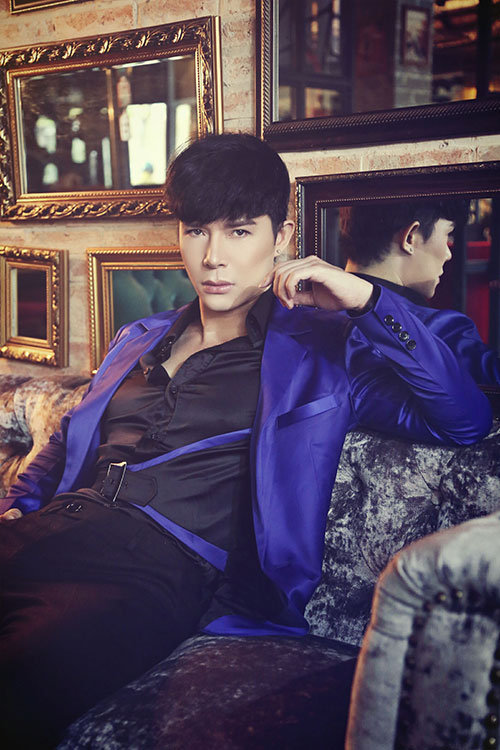 Nathan Lee khoe vẻ điển trai lạnh lùng ngày trở lại