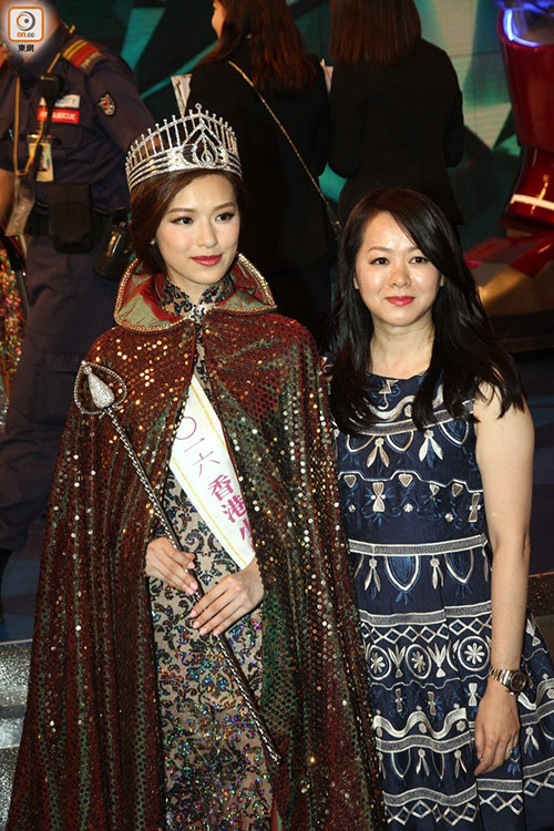 Hoa hậu Hong Kong Phùng Doanh Doanh vừa mới đăng quang đã bị chê lép vế ...