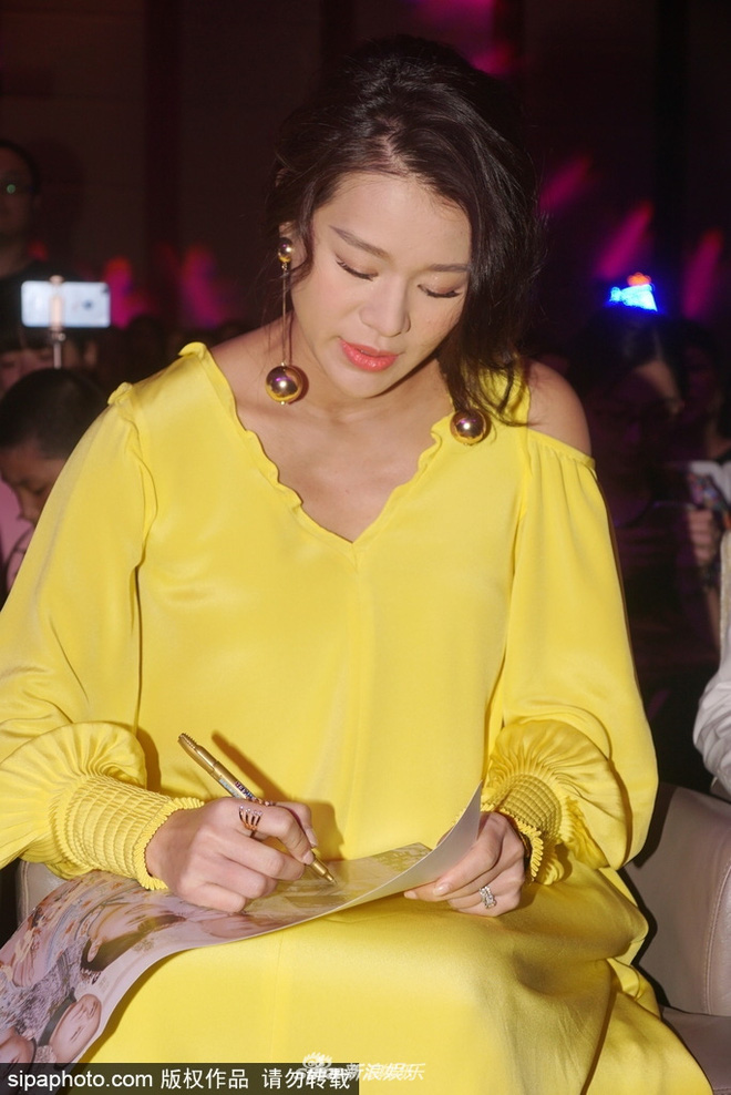 Nghỉ hè quá lâu, Lucas làm lũng, ôm chặt mẹ không rời ngày nhập học đầu ...