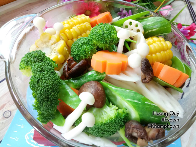 Vào bếp nấu bát canh nấm ngọt thanh ăn chay ngày Vu Lan