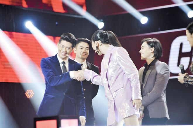 The Voice: Trai đẹp Campuchia làm Tóc Tiên giận dỗi nhưng lấy lòng cô ...