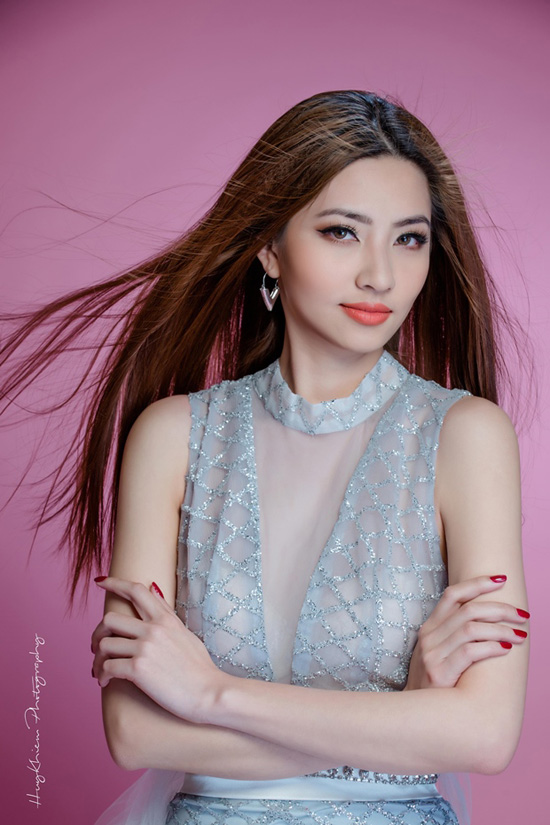 Lynn Huynh rạng ngời giây phút đăng quang Miss Vietnam Beauty ...