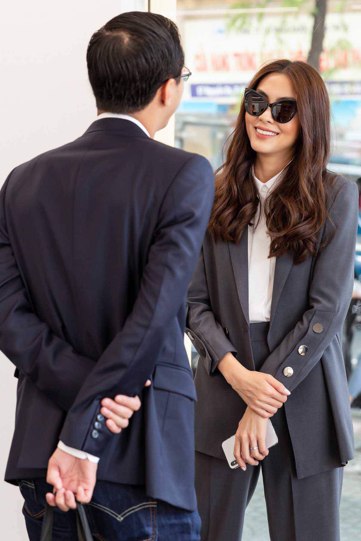 Sao Việt 24h: Vợ chồng Tăng Thanh Hà, Dustin Nguyễn đều trốn con đi hẹn ...